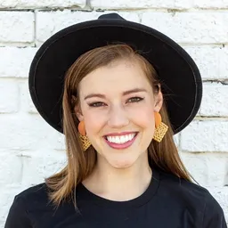 Mandee Thomas Logo & Brand Assets (SVG, PNG and vector) - Brandfetch