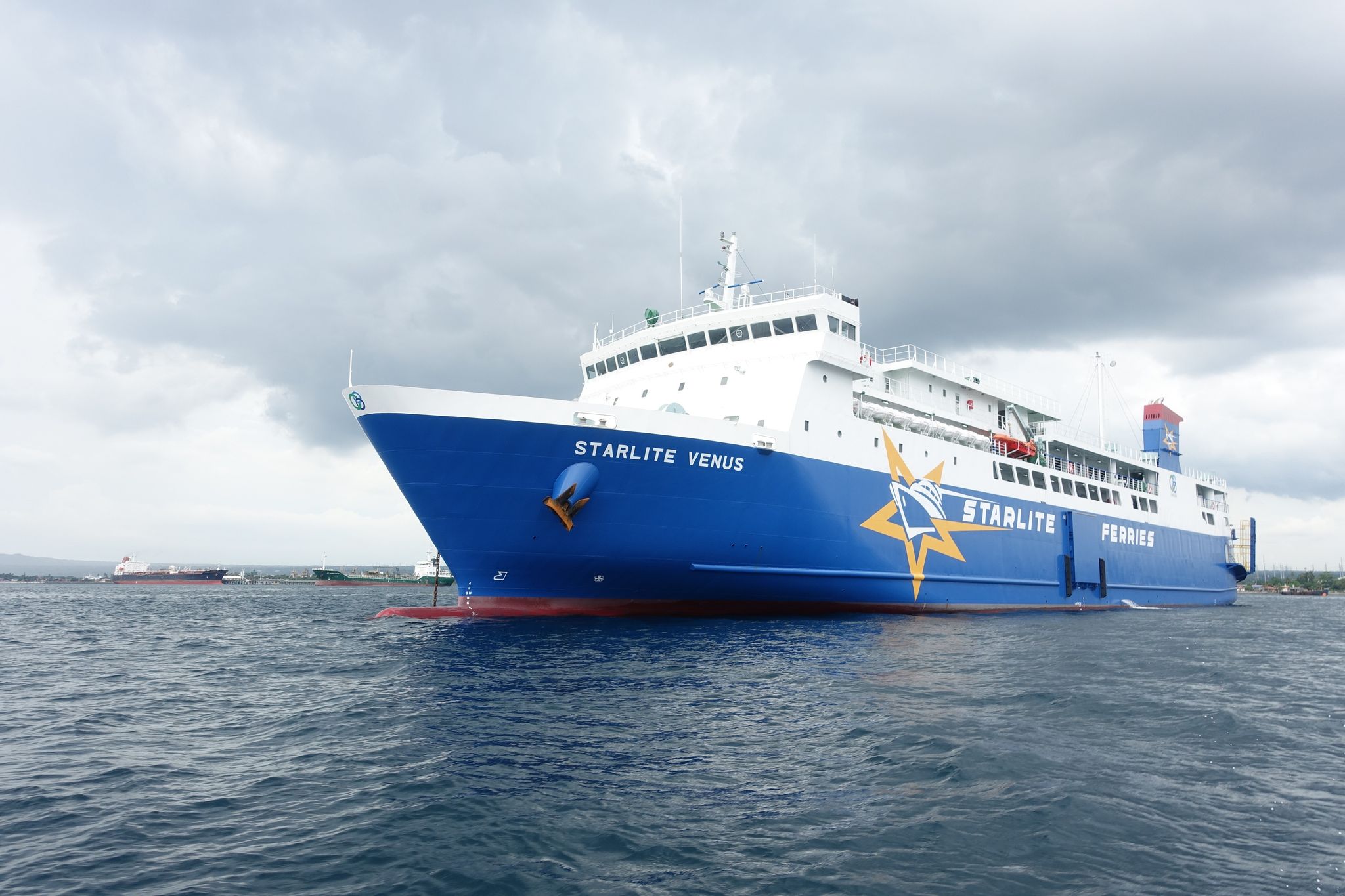 Starlite Ferries Inc Logo & Brand Assets (SVG, PNG and vector) - Brandfetch