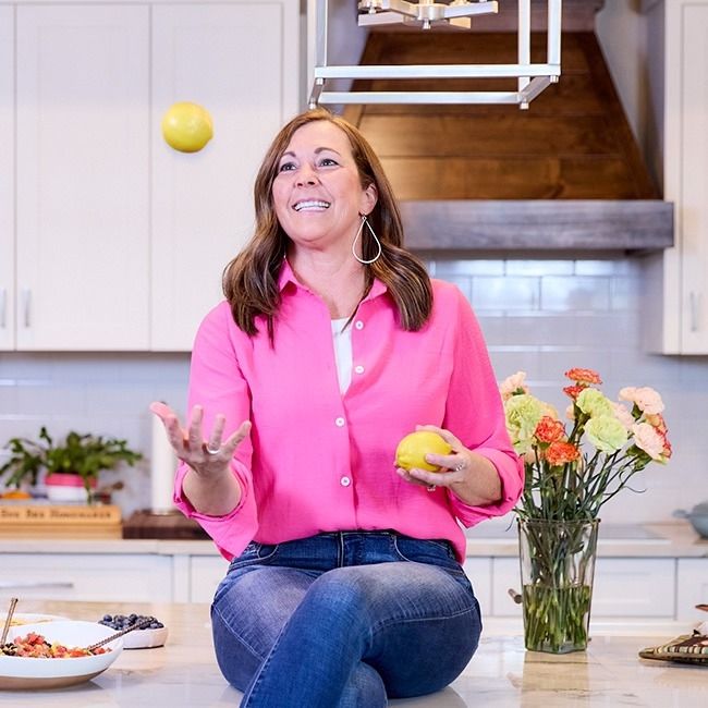 SueBee Homemaker Logo & Brand Assets (SVG, PNG and vector) - Brandfetch