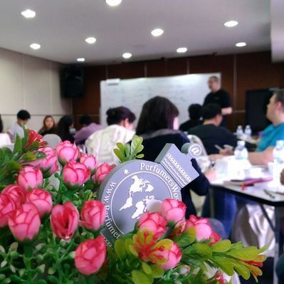 PerfumersWorld Logo & Brand Assets (SVG, PNG and vector) - Brandfetch