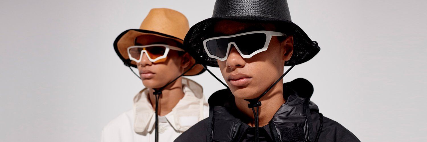 Moncler Logo & Brand Assets (SVG, PNG and vector) - Brandfetch