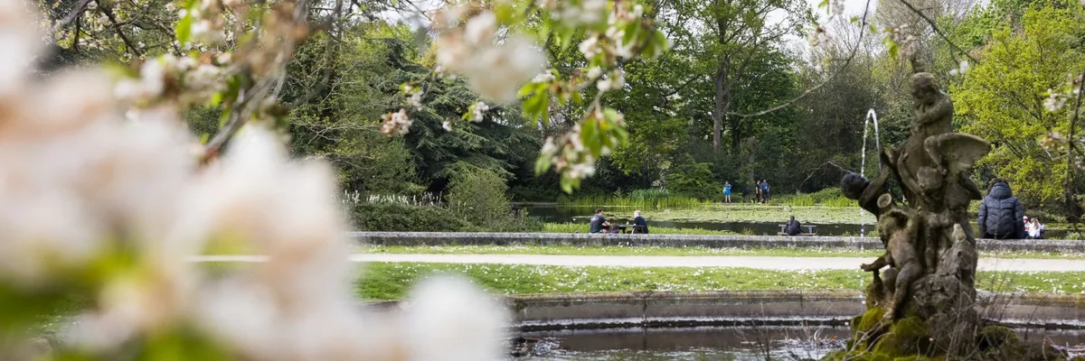 Uni of Roehampton Logo & Brand Assets (SVG, PNG and vector) - Brandfetch